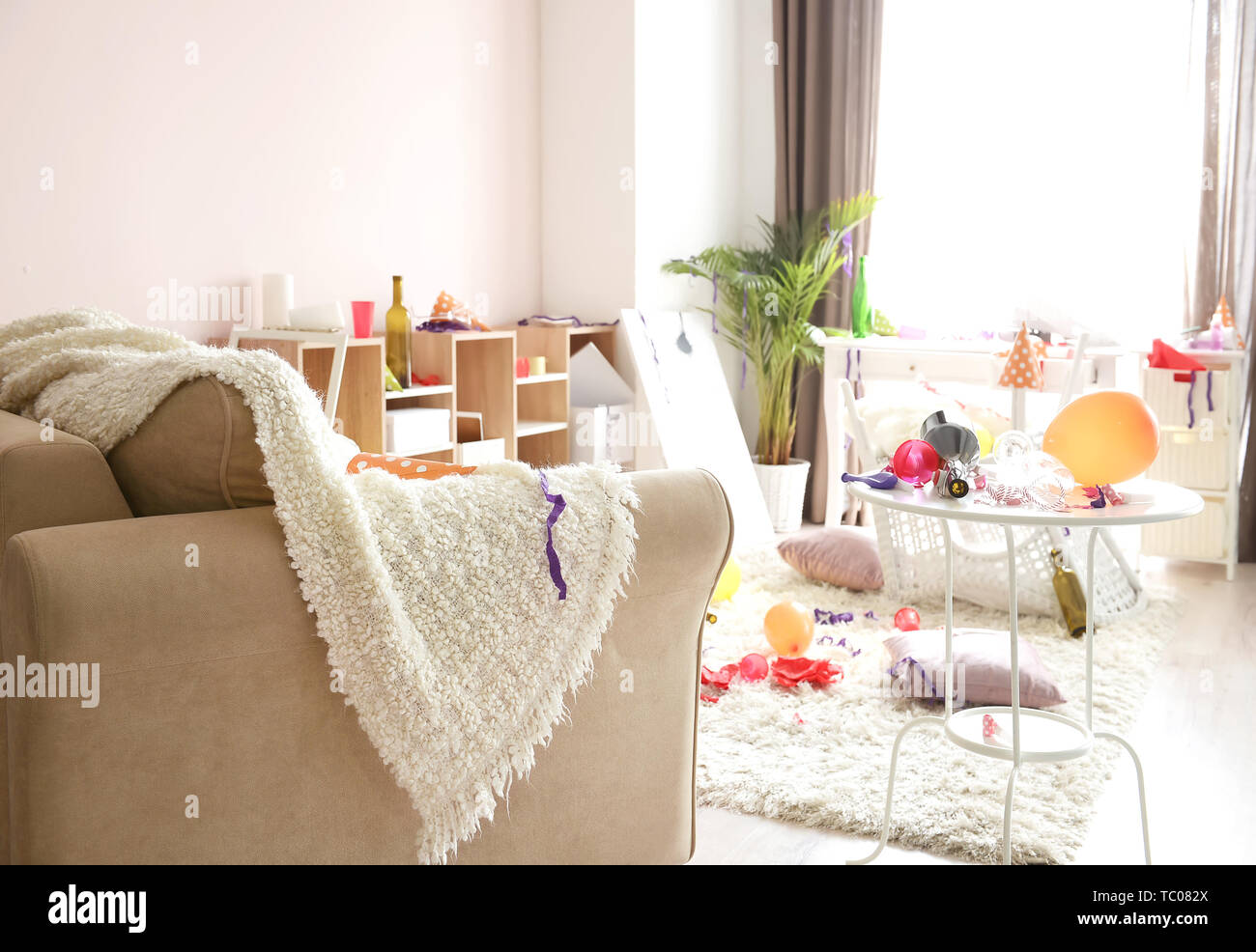 Mess after party hi-res stock photography and images - Alamy