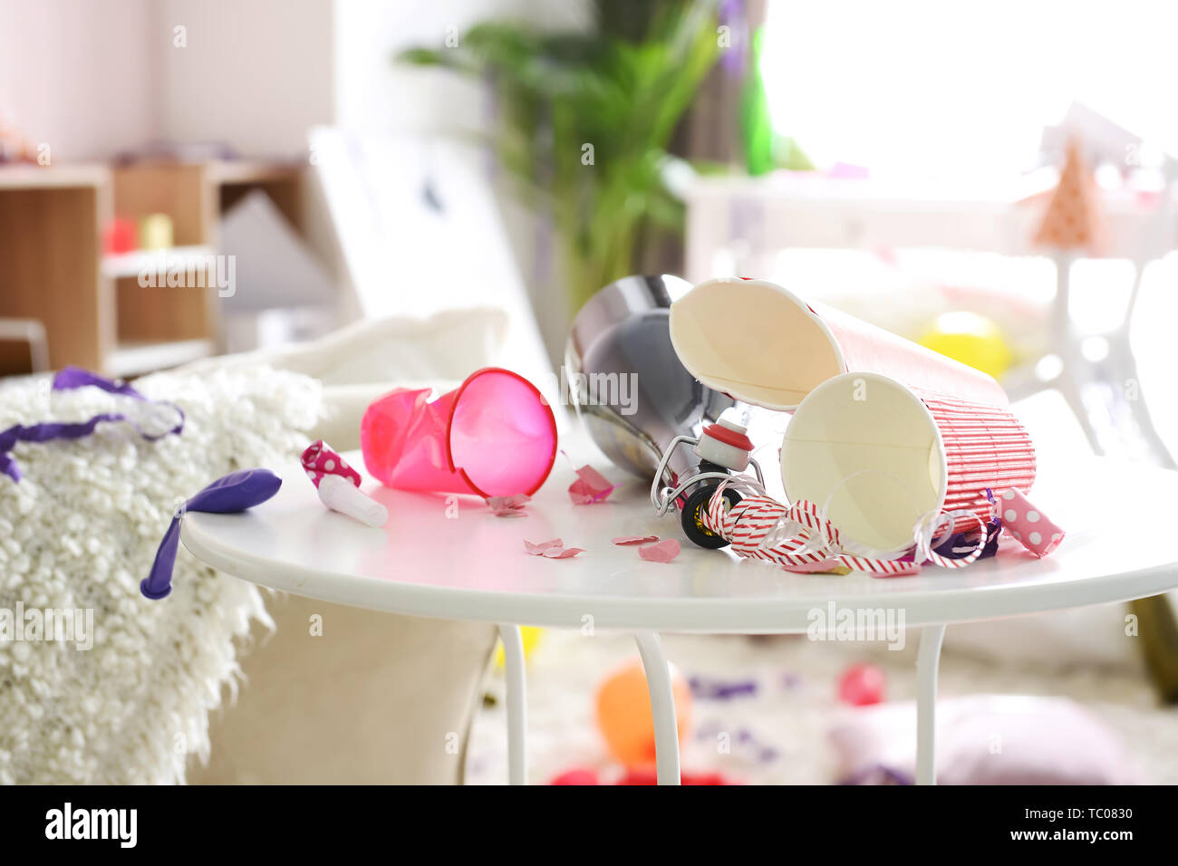 Mess after party hi-res stock photography and images - Alamy