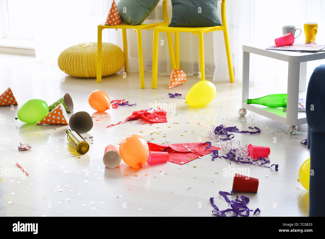 Mess after party hi-res stock photography and images - Alamy