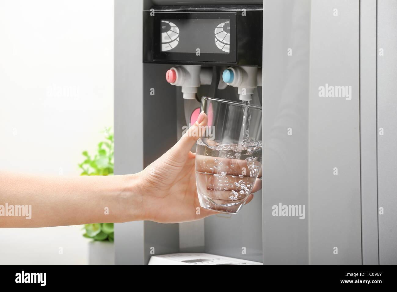 Woman pouring hot water glass hi-res stock photography and images - Alamy