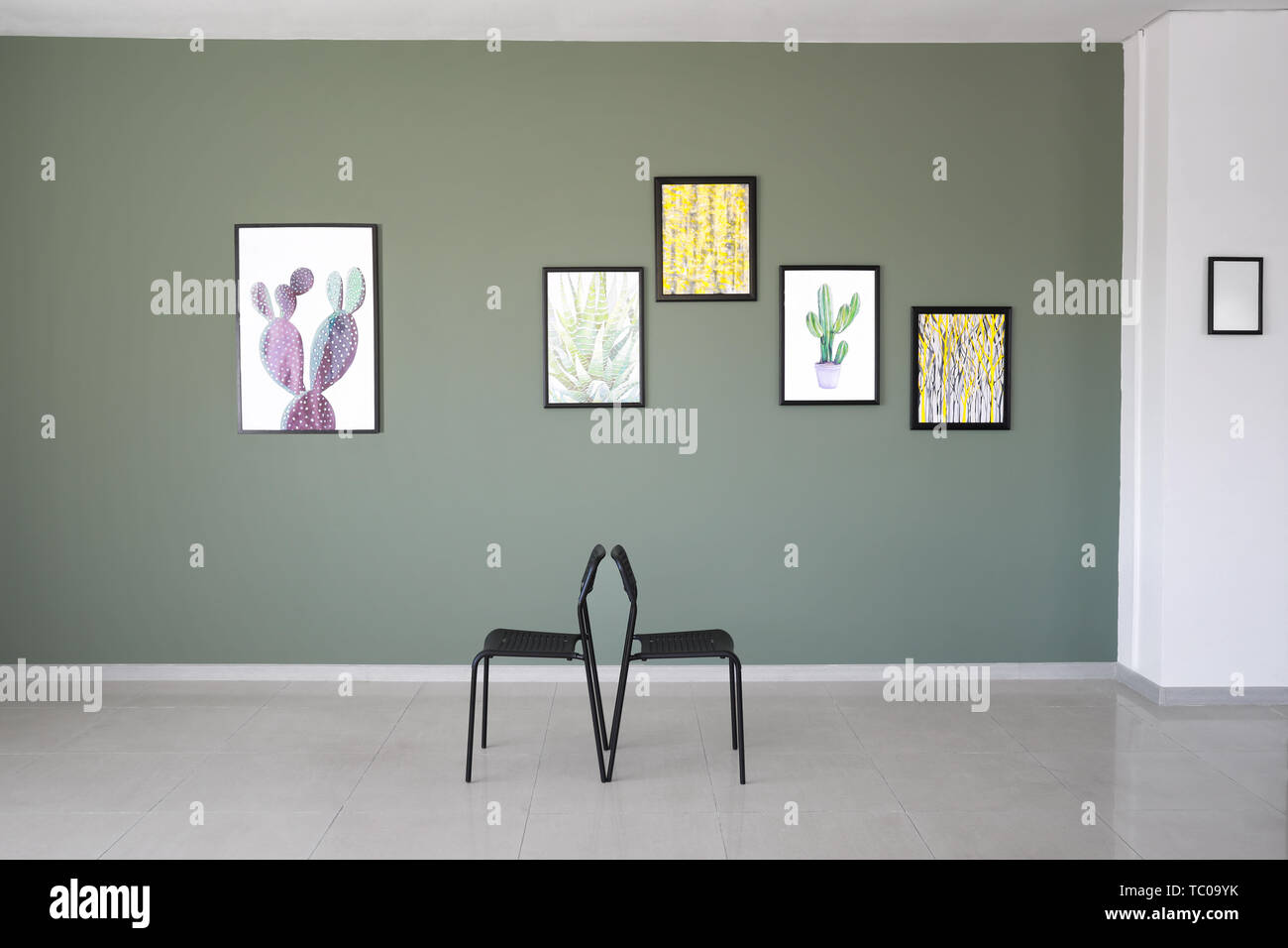 Interior of modern art gallery Stock Photo - Alamy
