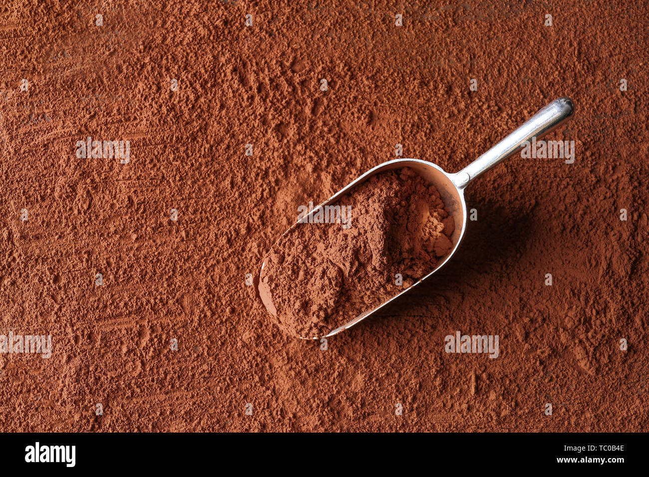 Metal scoop on cocoa powder Stock Photo - Alamy