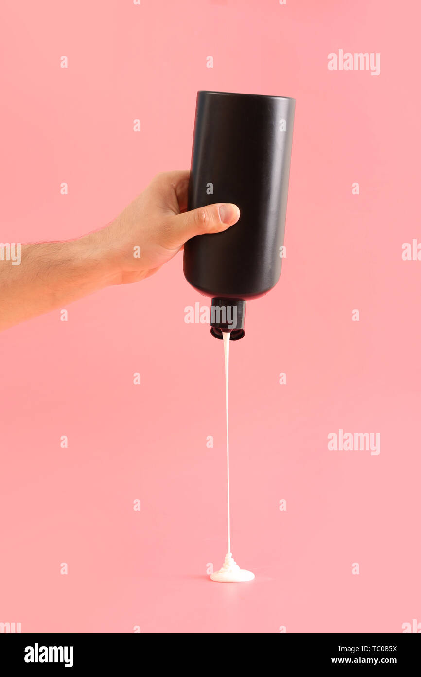 Man is pouring shampoo on his hand hi-res stock photography and images ...