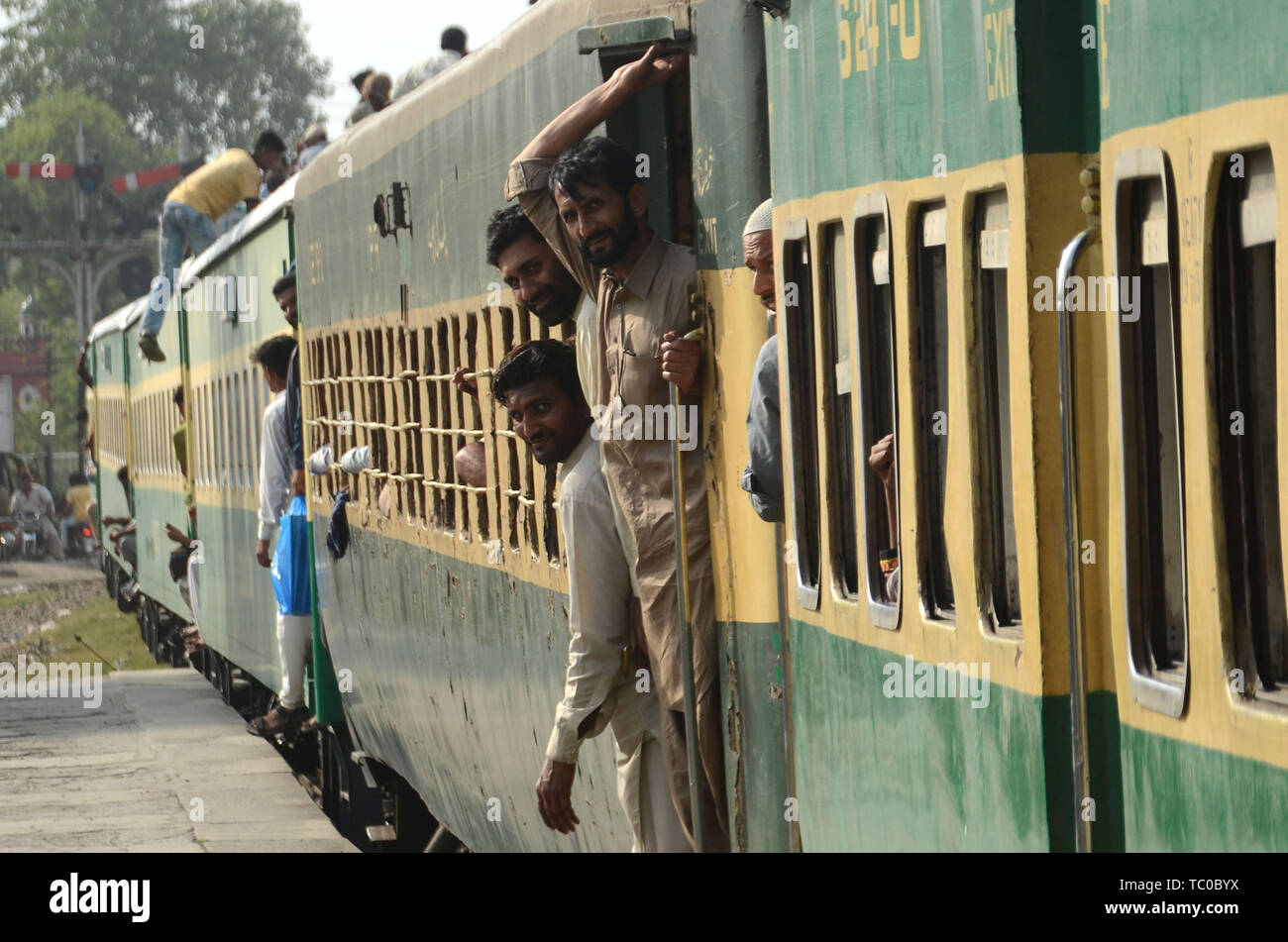 Train Railway Pakistan Passenger Stock Photos & Train Railway Pakistan ...