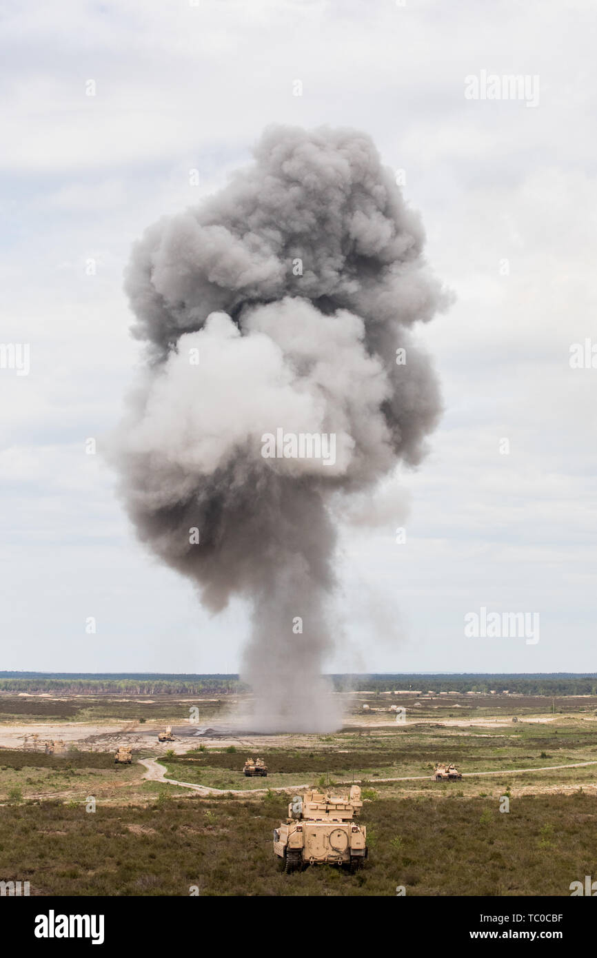 Army Combat Engineers with the 1st Engineer Battalion, 1st Armored ...