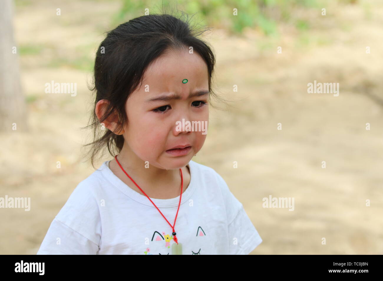 Women crying outdoors hi-res stock photography and images - Alamy