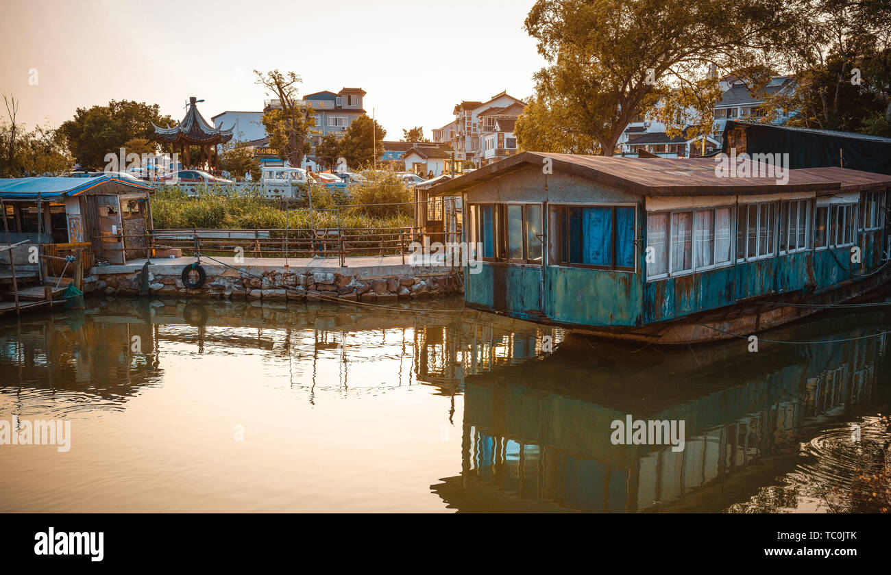 Sky and taihu boathouse hi-res stock photography and images - Alamy