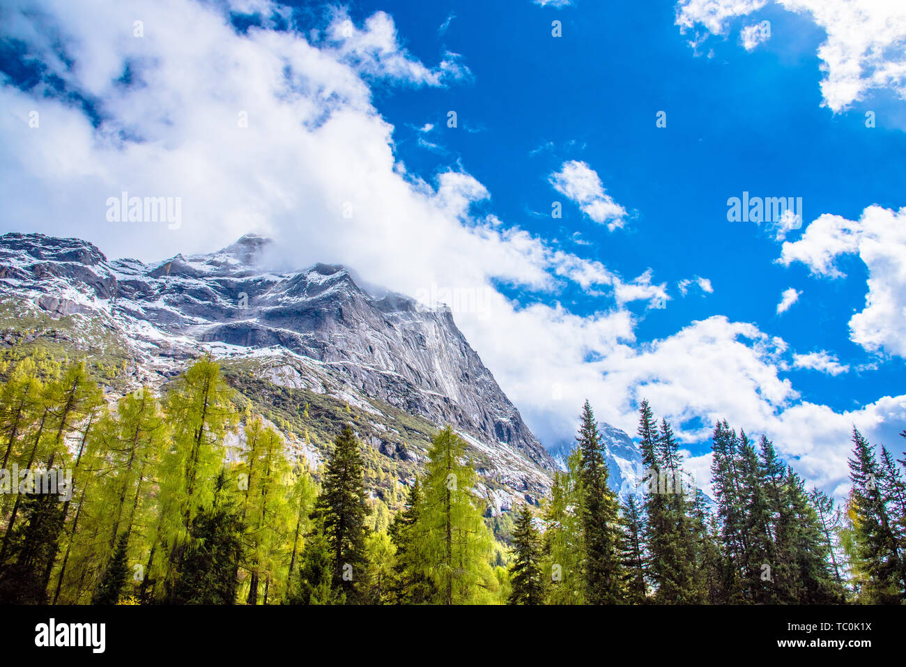 Valleys and rocks in sichuan hi-res stock photography and images - Alamy