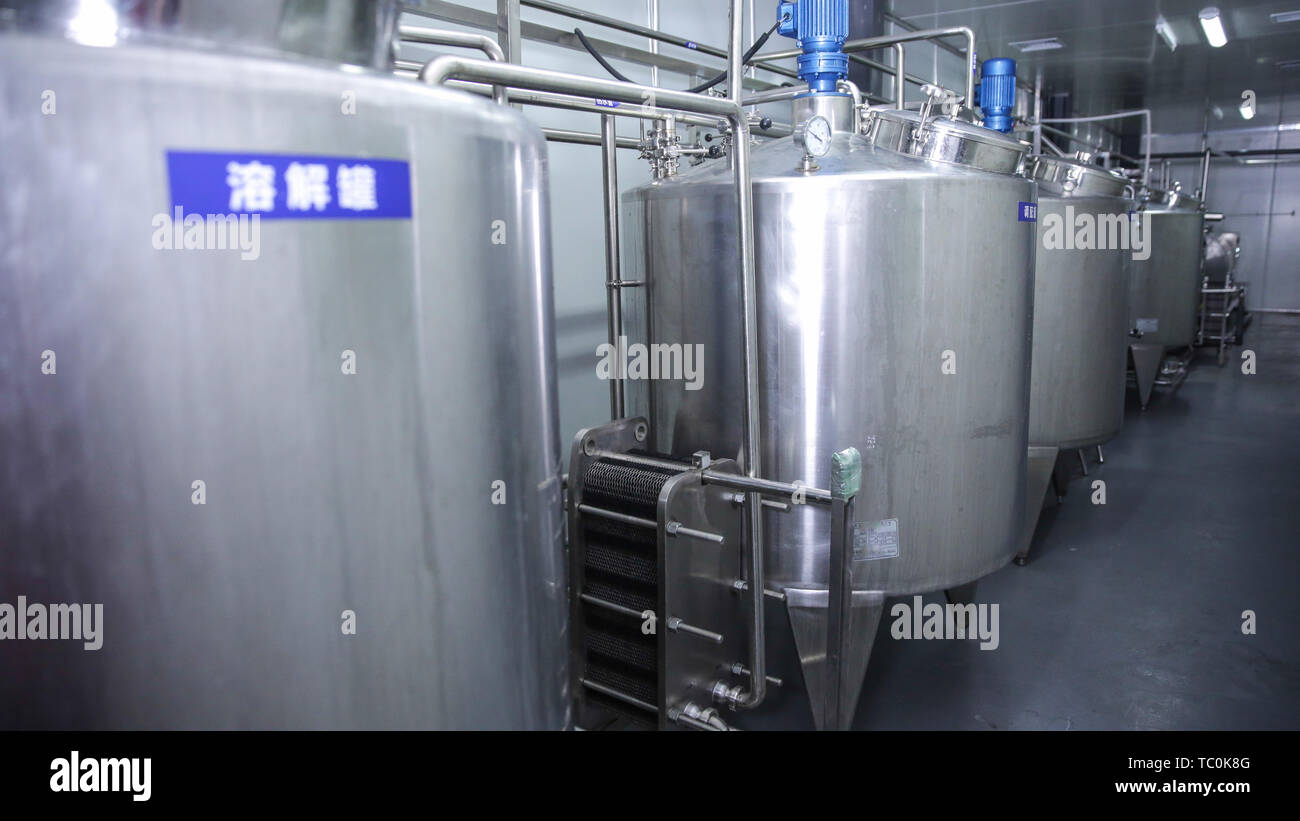 Canning factory food hi-res stock photography and images - Alamy