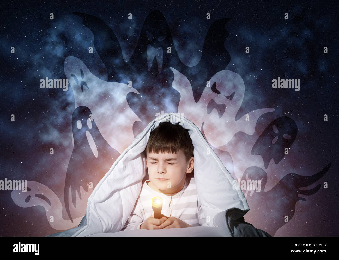 Young boy night afraid hi-res stock photography and images - Alamy