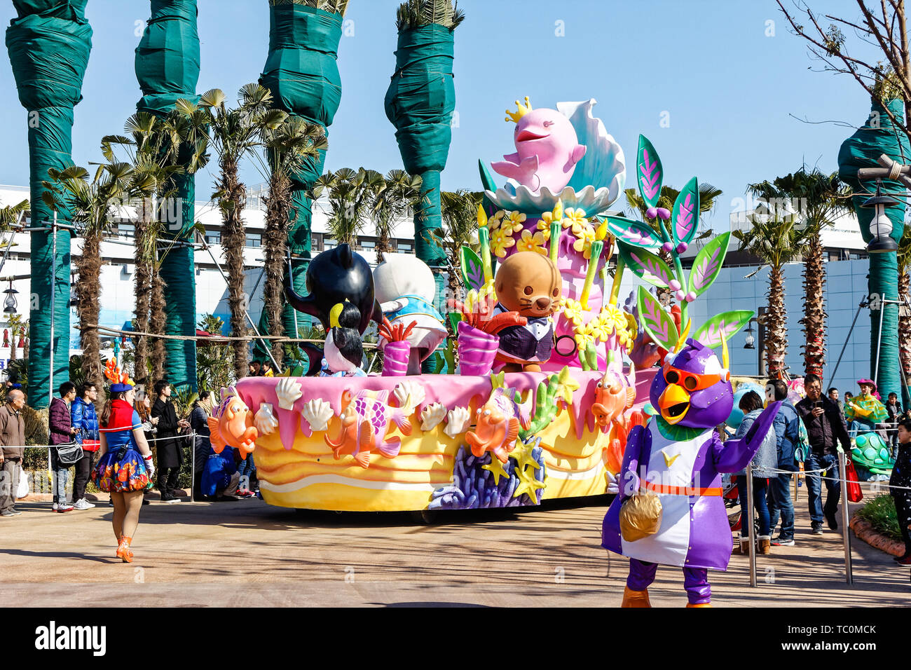 Shanghai Haichang Ocean Park float parade Stock Photo - Alamy