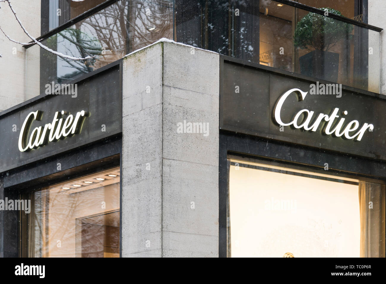 Cartier signs hi-res stock photography and images - Alamy