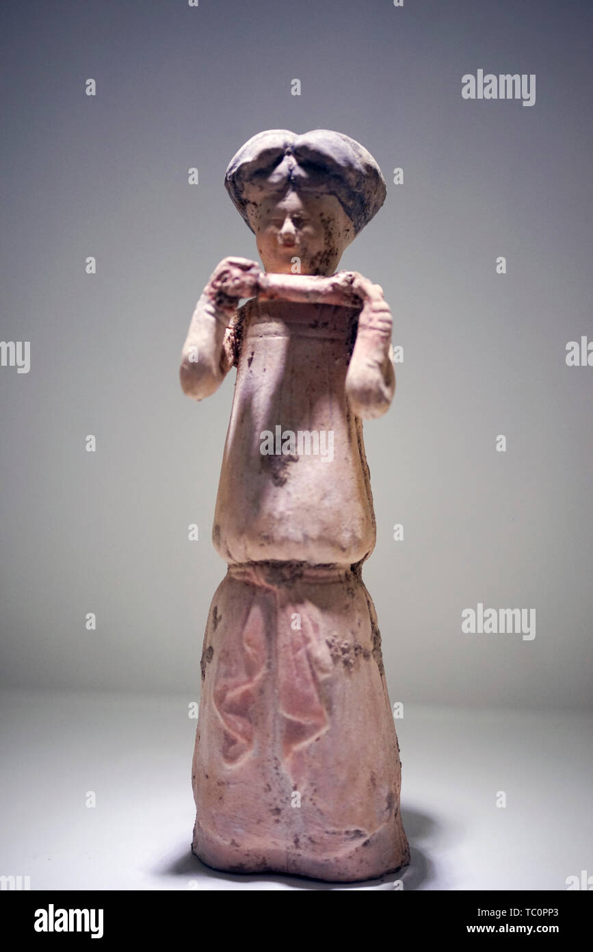 Tang three-color statue Stock Photo - Alamy