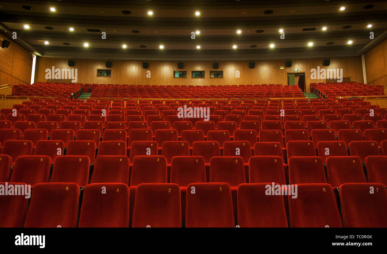 Cinema seating hi-res stock photography and images - Alamy