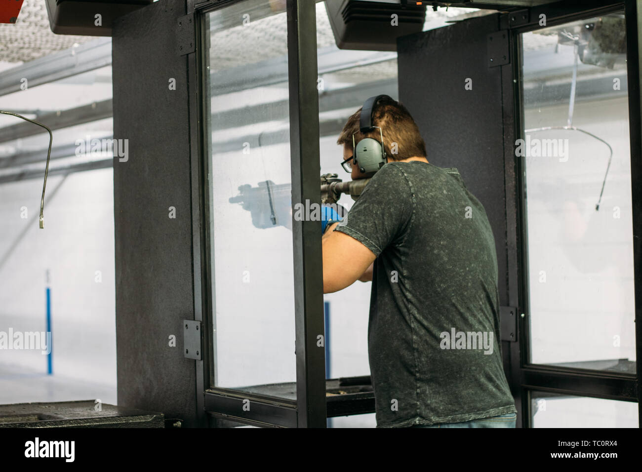 Shoot outs hi-res stock photography and images - Alamy