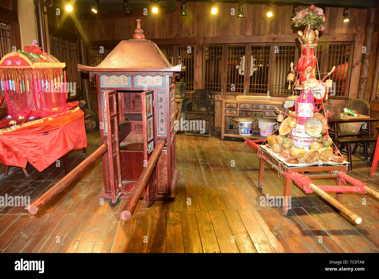 Traditional wedding custom of palanquin dowry Stock Photo - Alamy