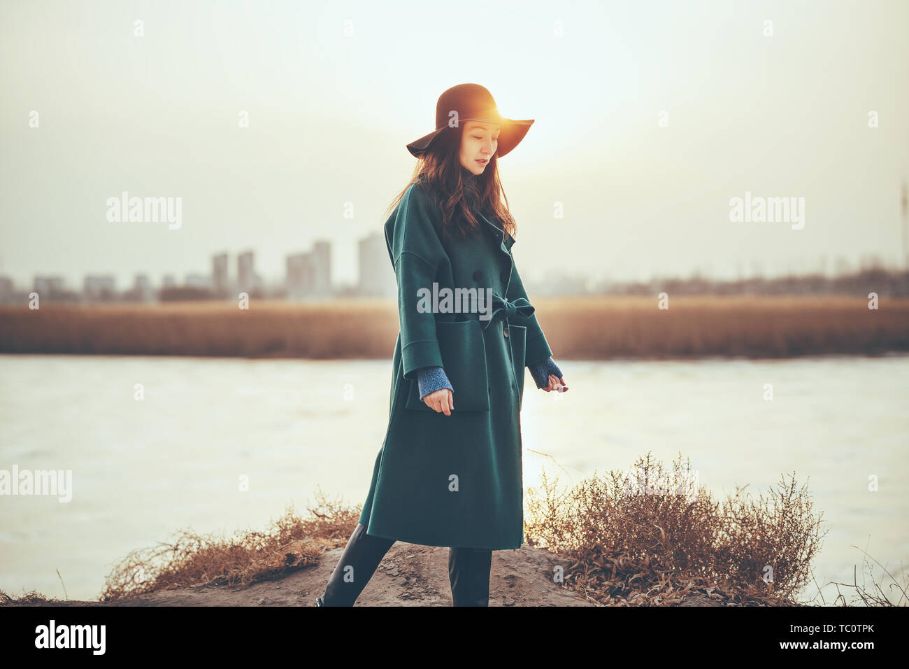 Early spring fashion Stock Photo - Alamy