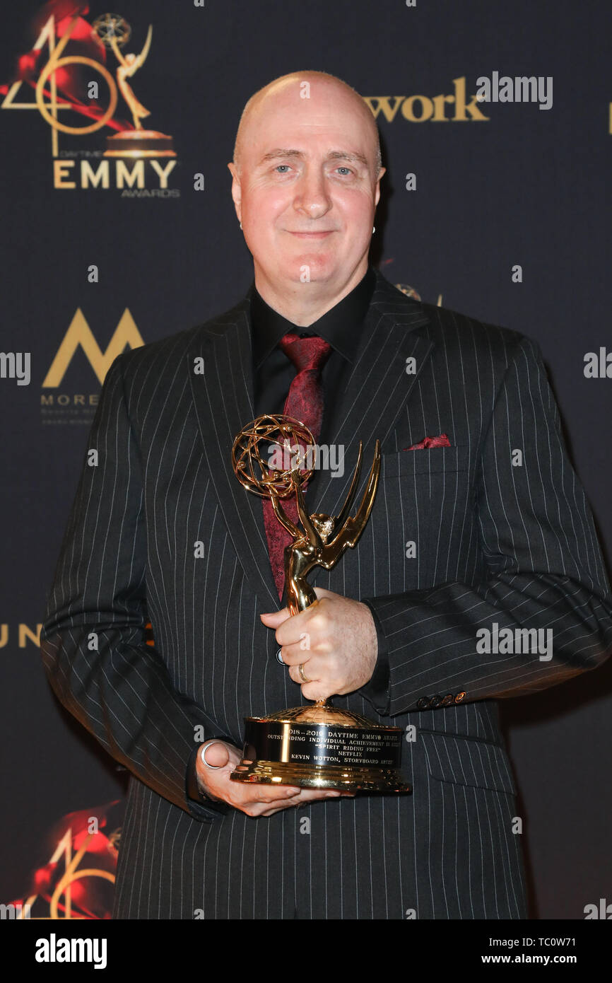 Emmy trophy statue hi-res stock photography and images - Alamy