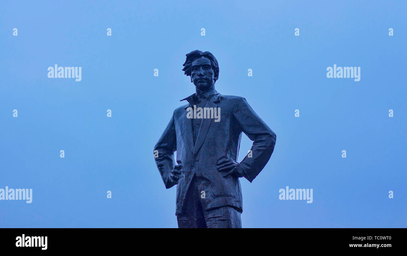 The statue of martyr Peng Pei Stock Photo - Alamy