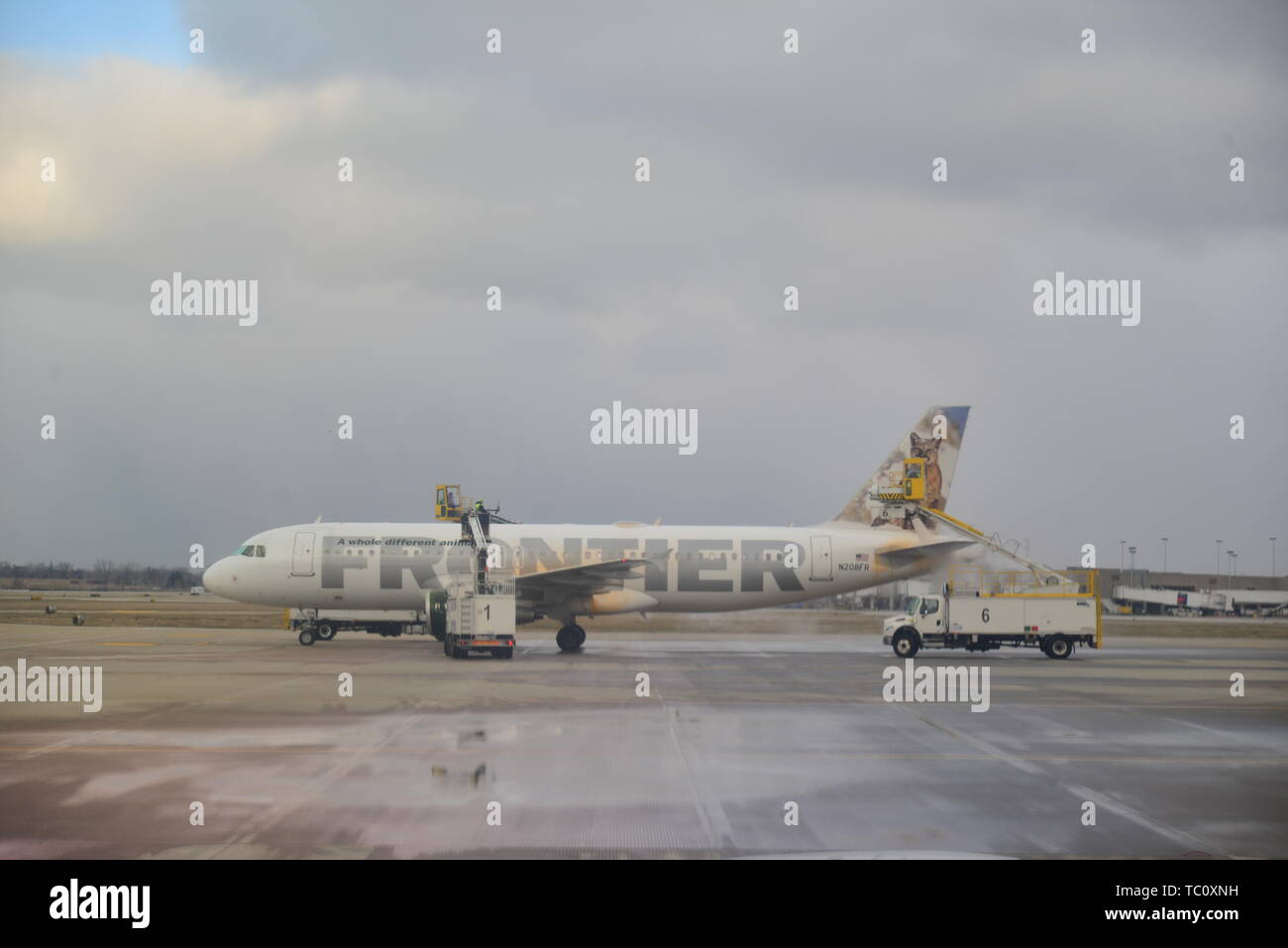 Small airliner hi-res stock photography and images - Alamy