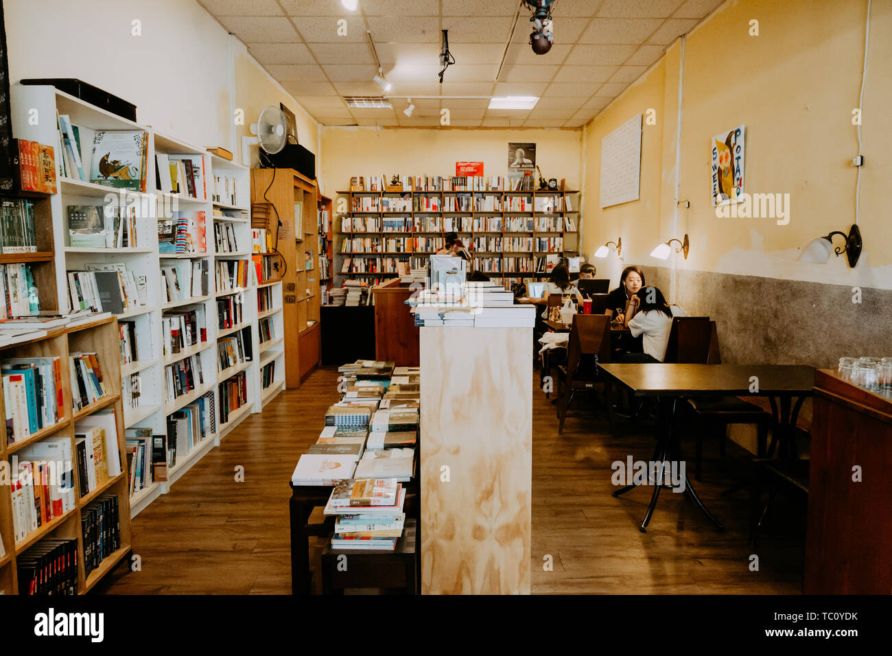 Taichung, Taiwan: Bookstore Stroll through the East China Sea Book ...