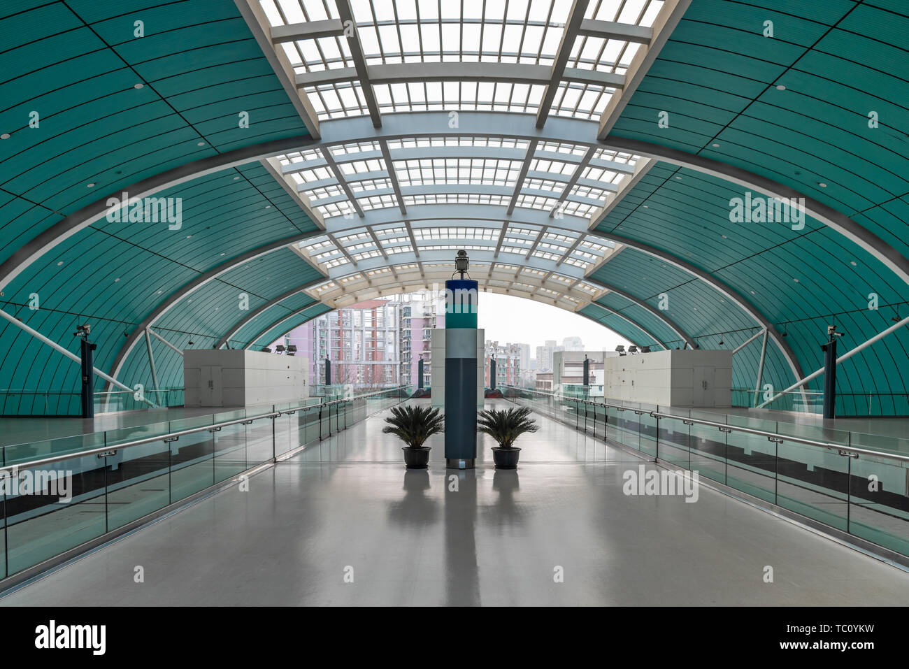 Shanghai Maglev Train Longyang Road Station Platform Stock Photo - Alamy
