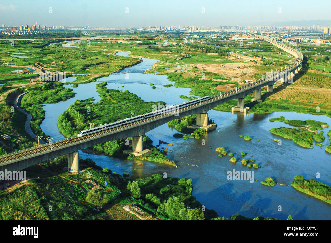 Four Seasons of Xibao Passenger College Xianyang Weihe Railway Bridge ...