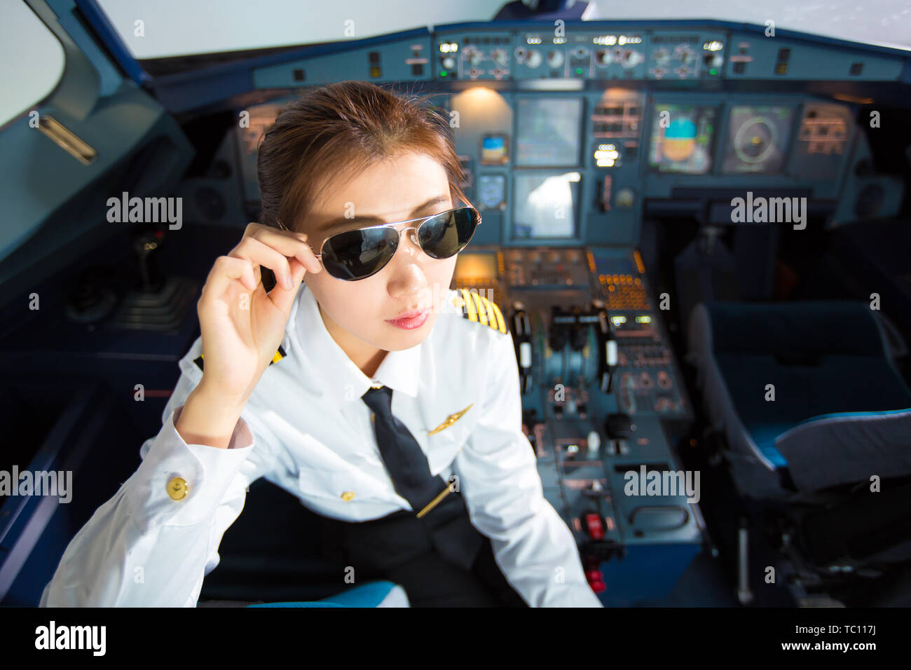 Pilot cockpit female asian hi-res stock photography and images - Alamy