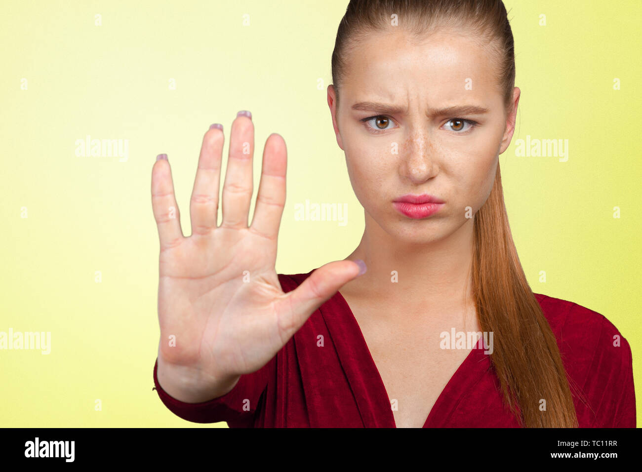 woman says stop Stock Photo - Alamy