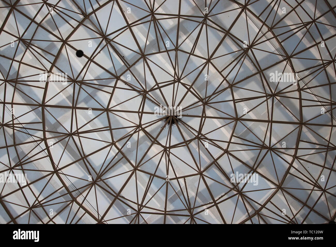 Steel frame dome Stock Photo - Alamy