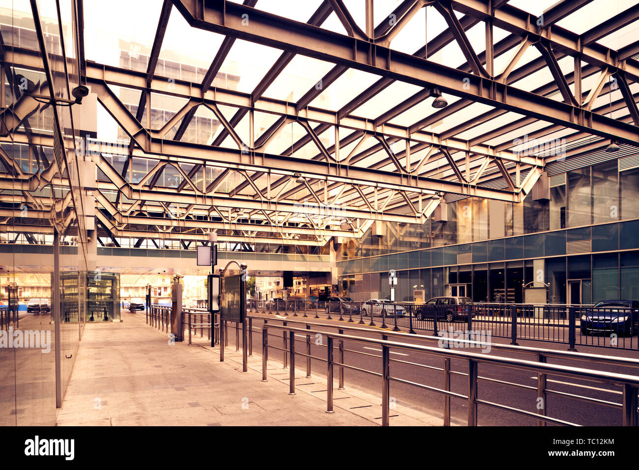 Public buildings in indoor railway hi-res stock photography and images ...