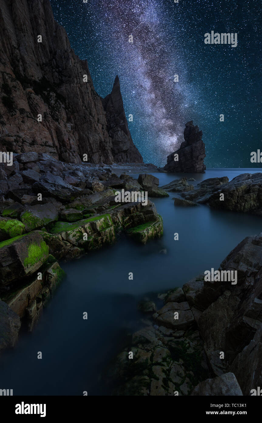 Dalian general stone reefs and mountains hi-res stock photography and ...