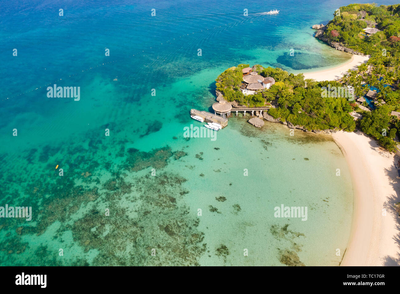 Beautiful Punta Bunga Beach on Boracay island, Philippines. White sandy ...