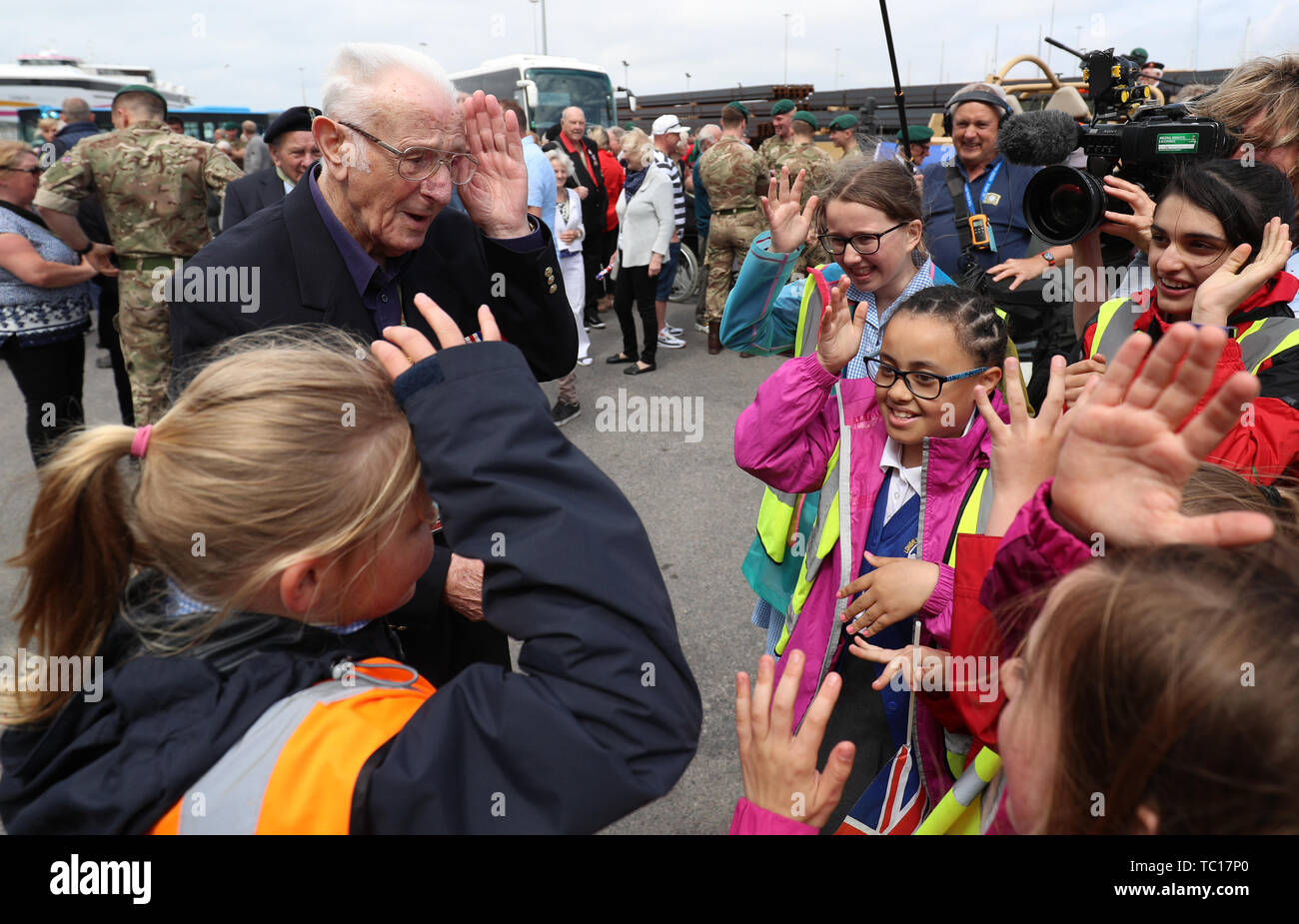 Veteran Jack Mortimer, 95, from Leeds, sings 'Baby Shark' with local ...