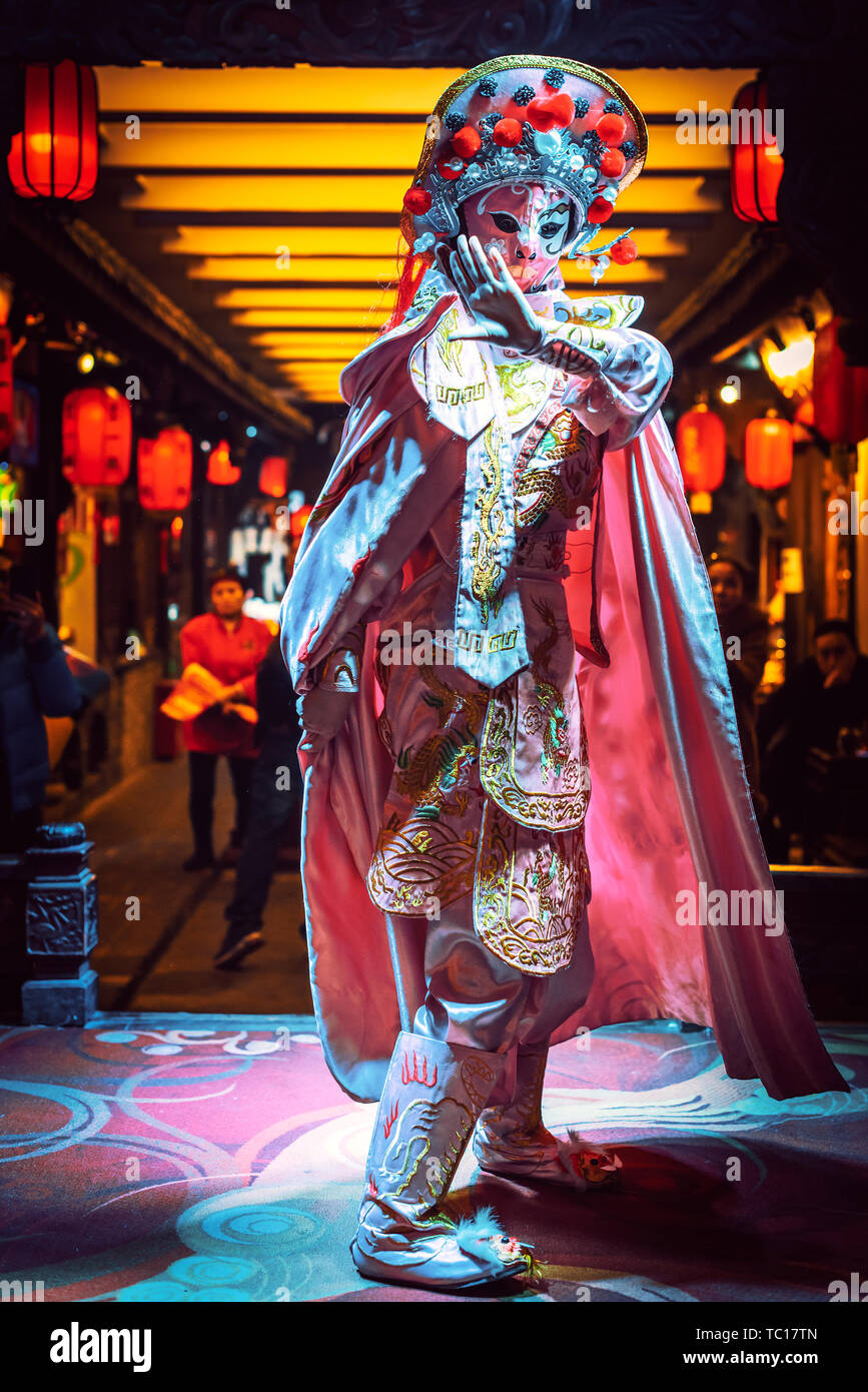Sichuan opera face-changing performance Stock Photo - Alamy