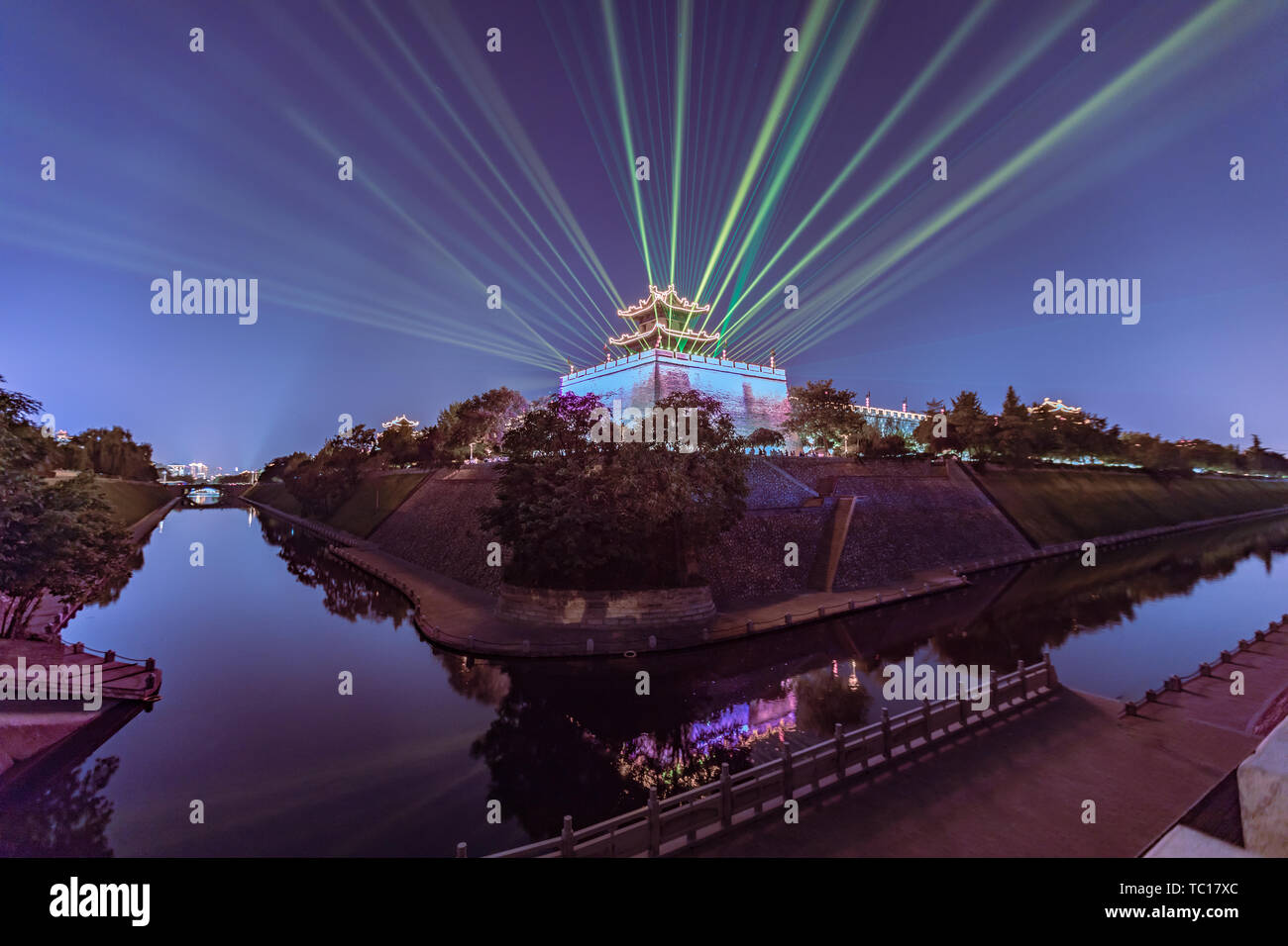 Scenery of the corner tower of Yongning Gate, the city wall of Xi'an ...