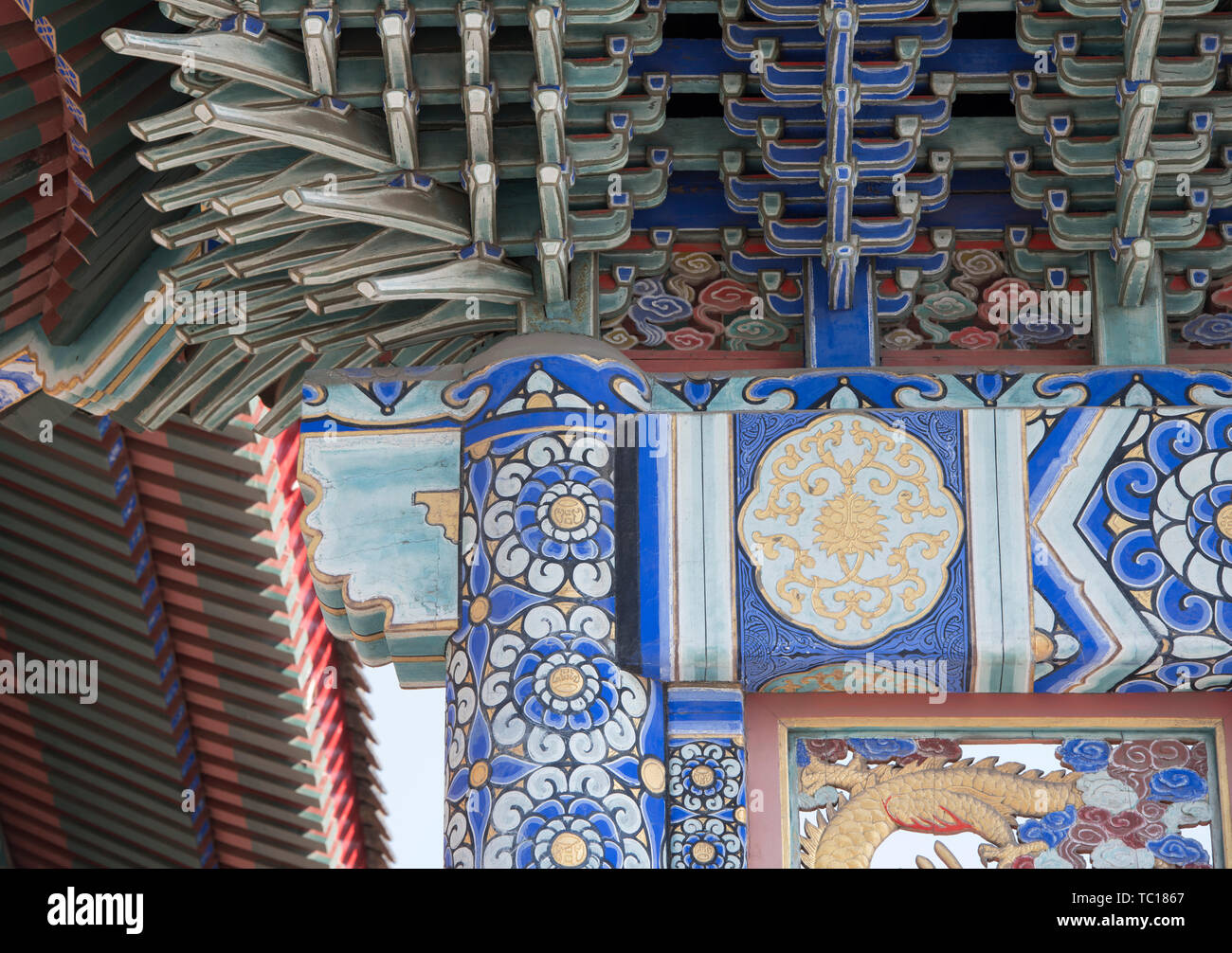 Eaves and buildings hi-res stock photography and images - Alamy