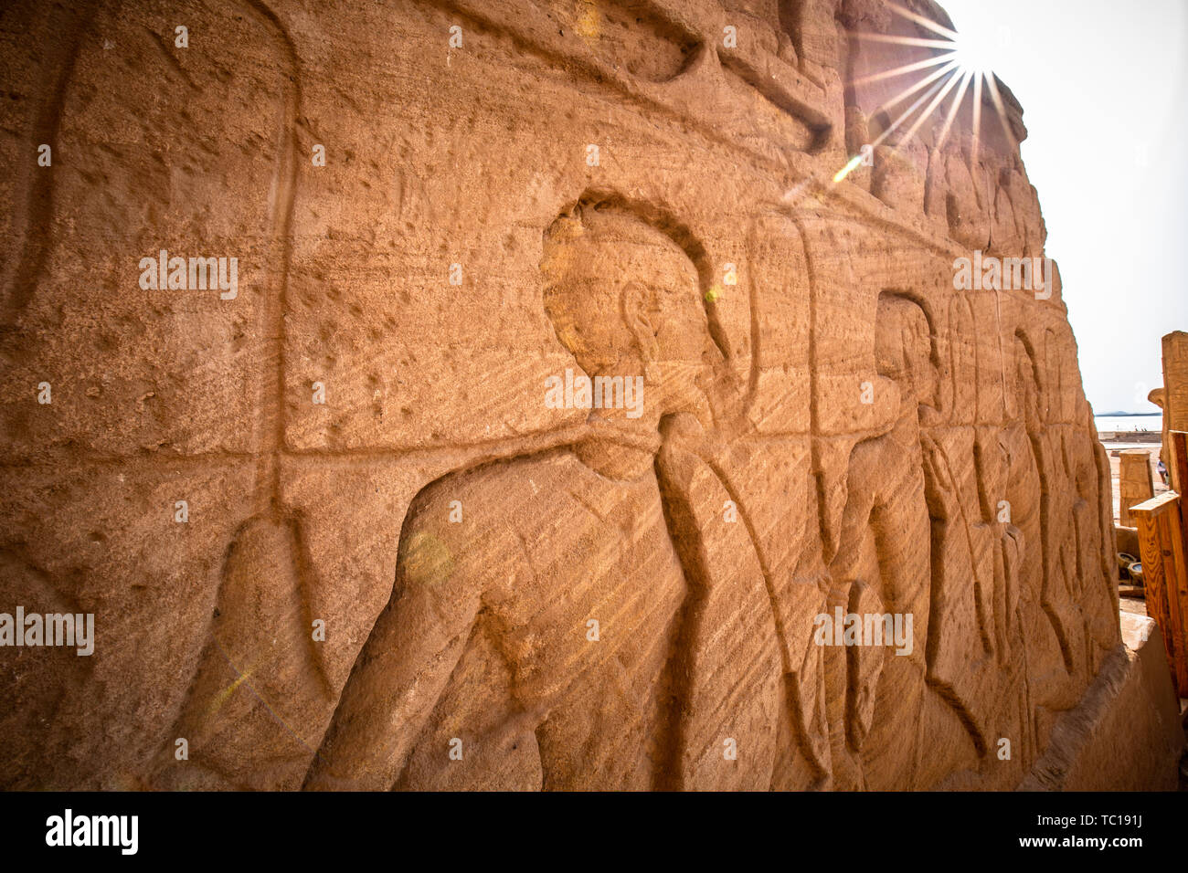 Egyptian religious statues hi-res stock photography and images - Alamy