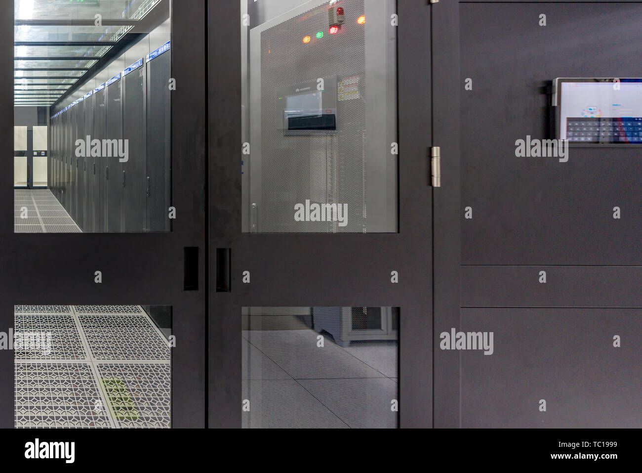 Cloud Computing Center Machine Room Data Center Stock Photo - Alamy