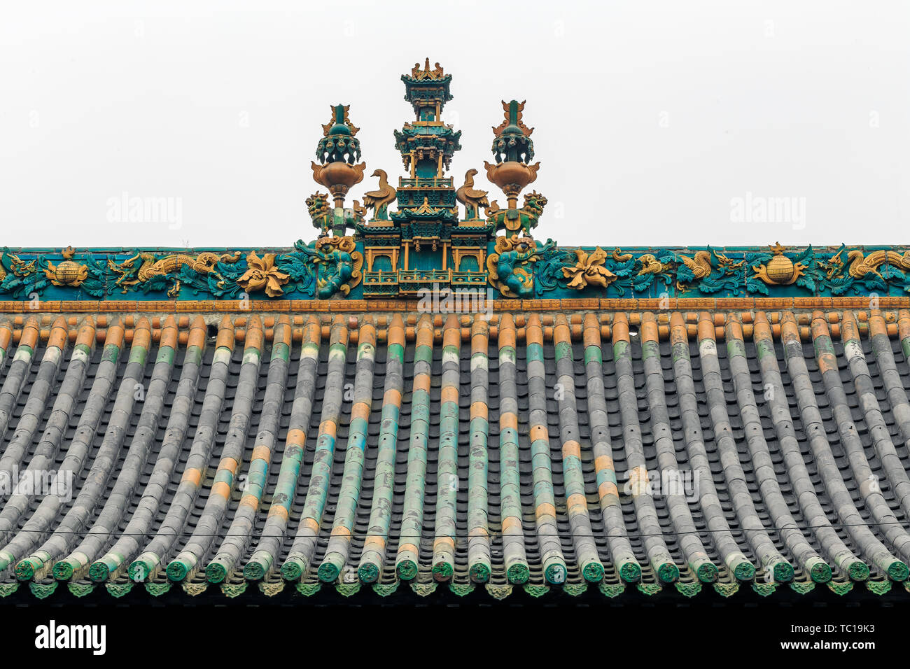 Glaze ridge brake dragon kiss ornaments in ancient architecture of ...