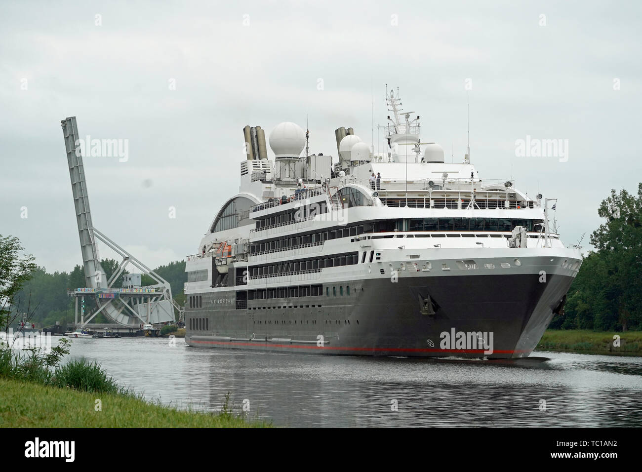 Pegasus ship hi-res stock photography and images - Alamy