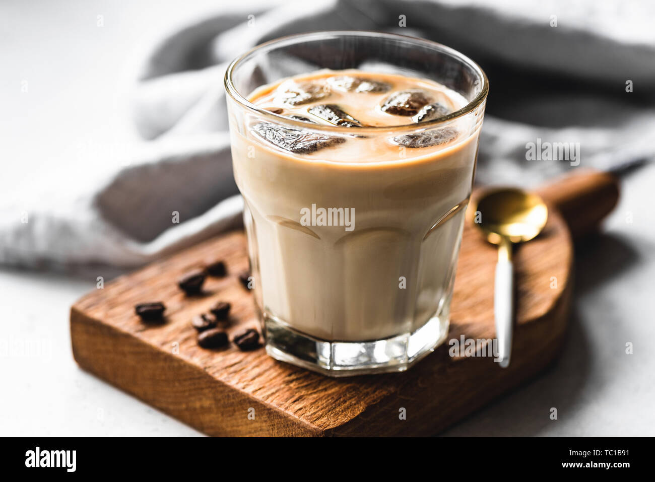 Crushed ice in glass hi-res stock photography and images - Alamy
