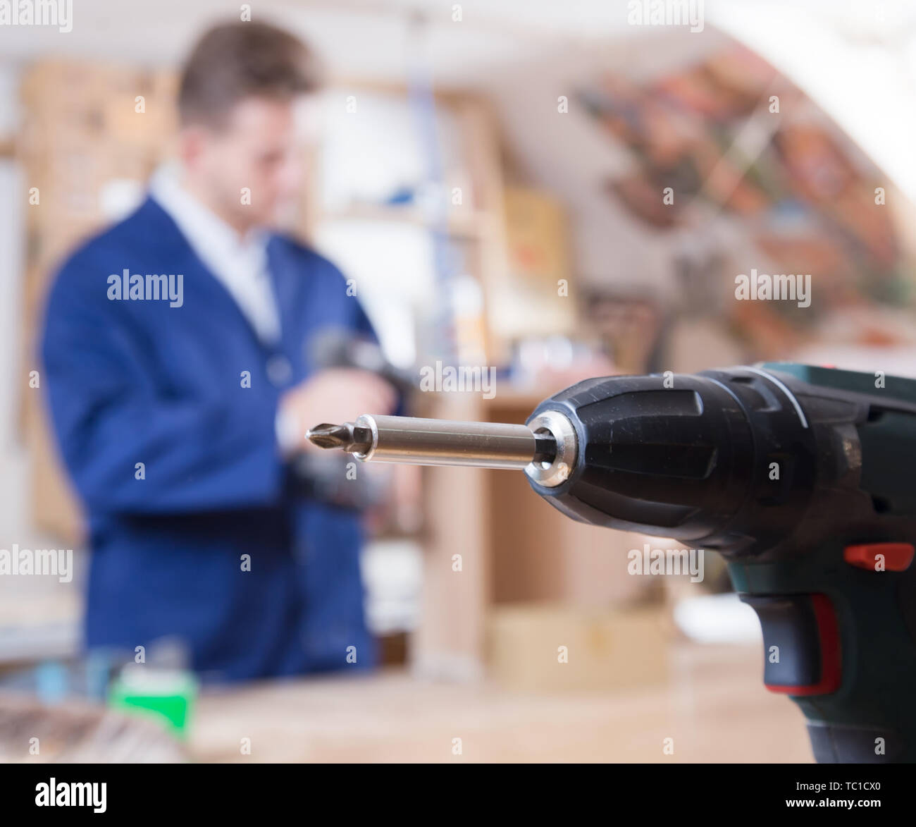 American guy using drilling hi-res stock photography and images - Alamy