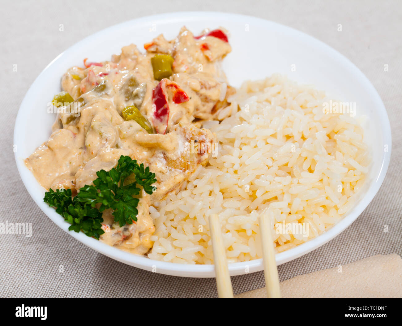 Chicken fillet red curry with jasmine rice Stock Photo - Alamy