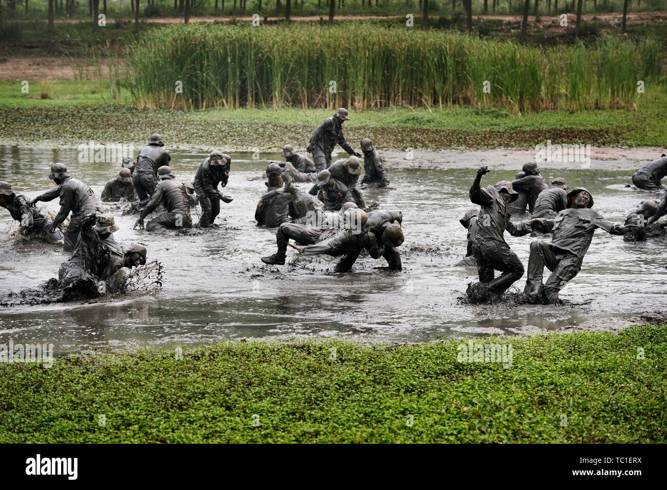 Army mud training hi-res stock photography and images - Alamy