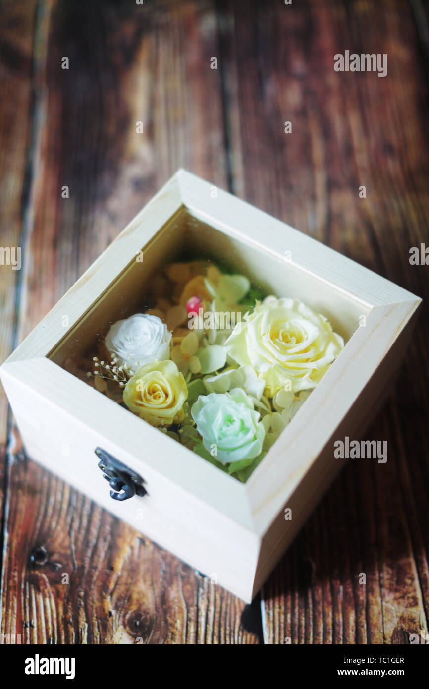 Gift boxes and champagne hi-res stock photography and images - Alamy