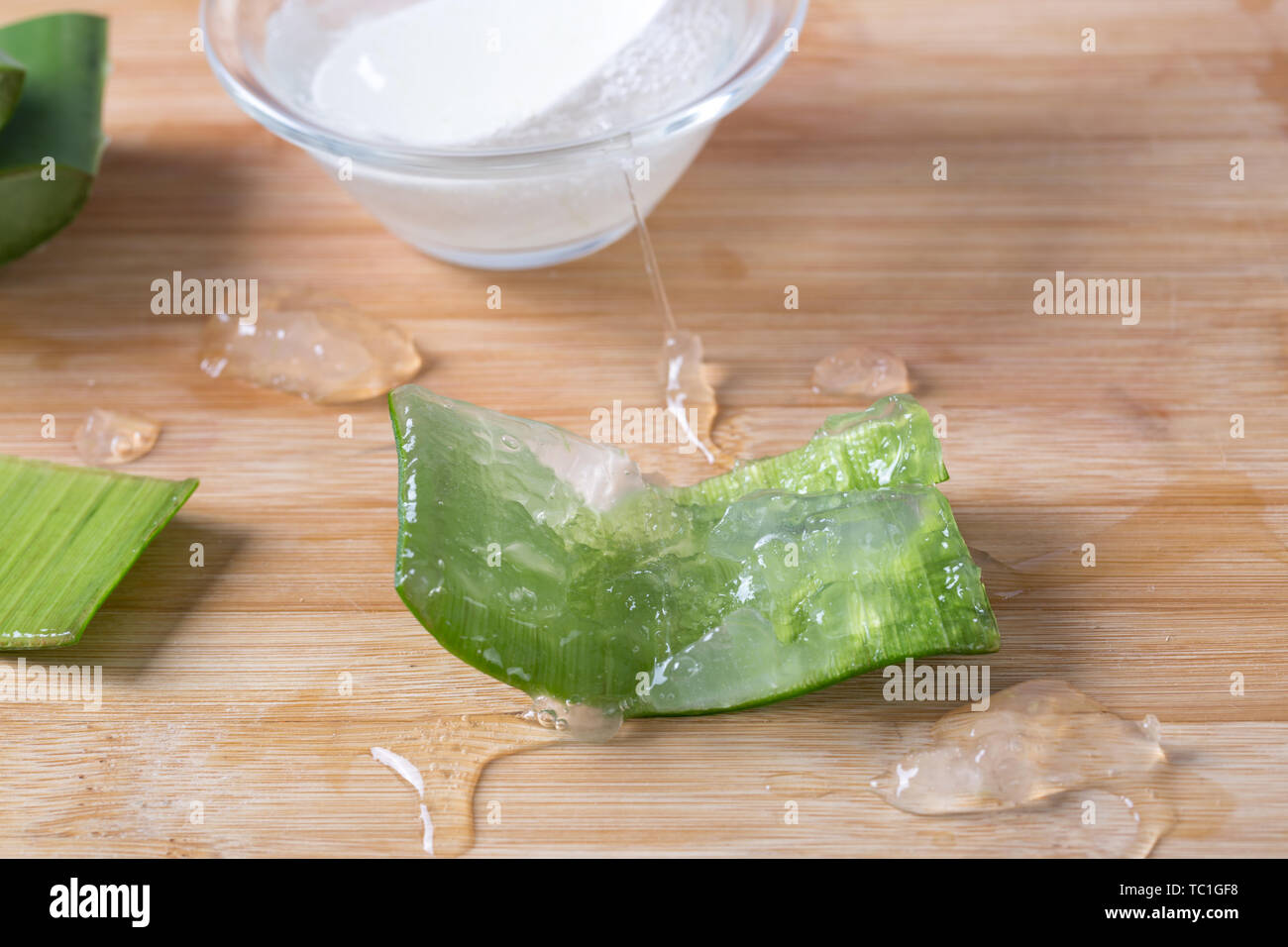 Fresh aloe vera juice, aloe leaves and sap on the table Stock Photo - Alamy