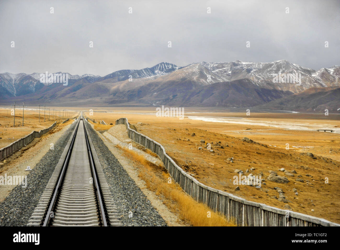 Qinghai tibet railway hi-res stock photography and images - Alamy