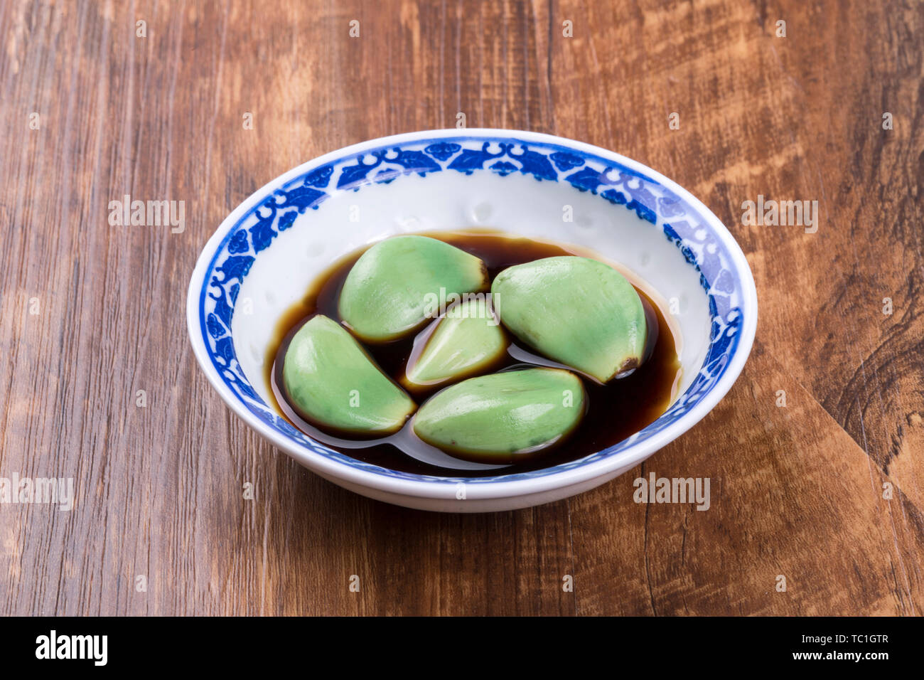 Garlic valves hi-res stock photography and images - Alamy