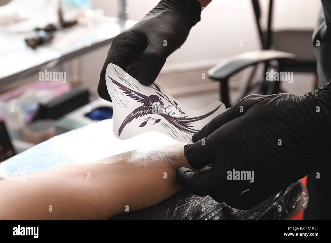 Master art tattooing making hi-res stock photography and images - Alamy